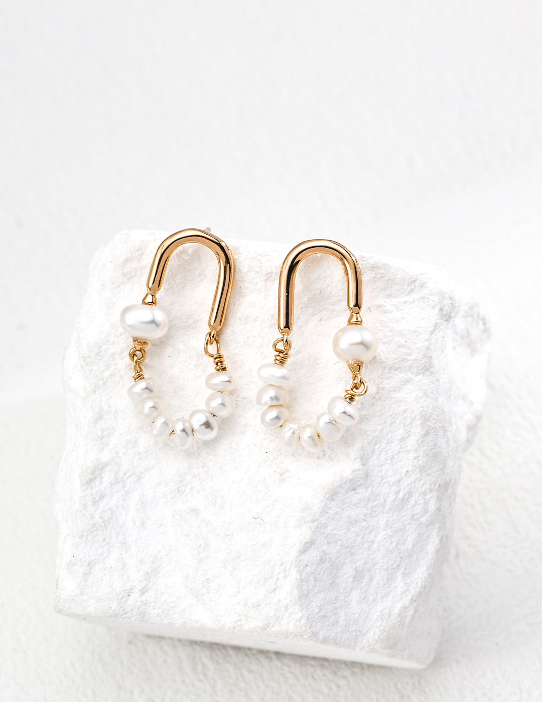 U-Shaped Pearl Earrings - Luster & Glow