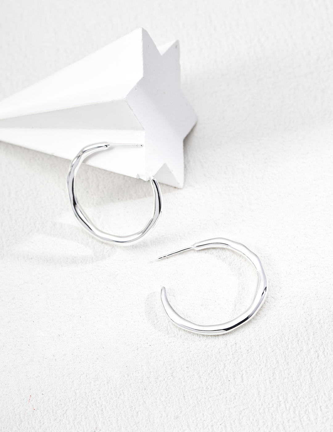 Wavy Flow Hoop Earrings - Luster & Glow
